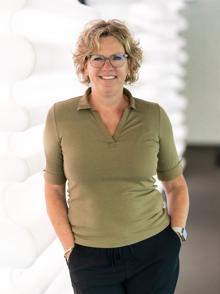 Contact - Nicolette Smale